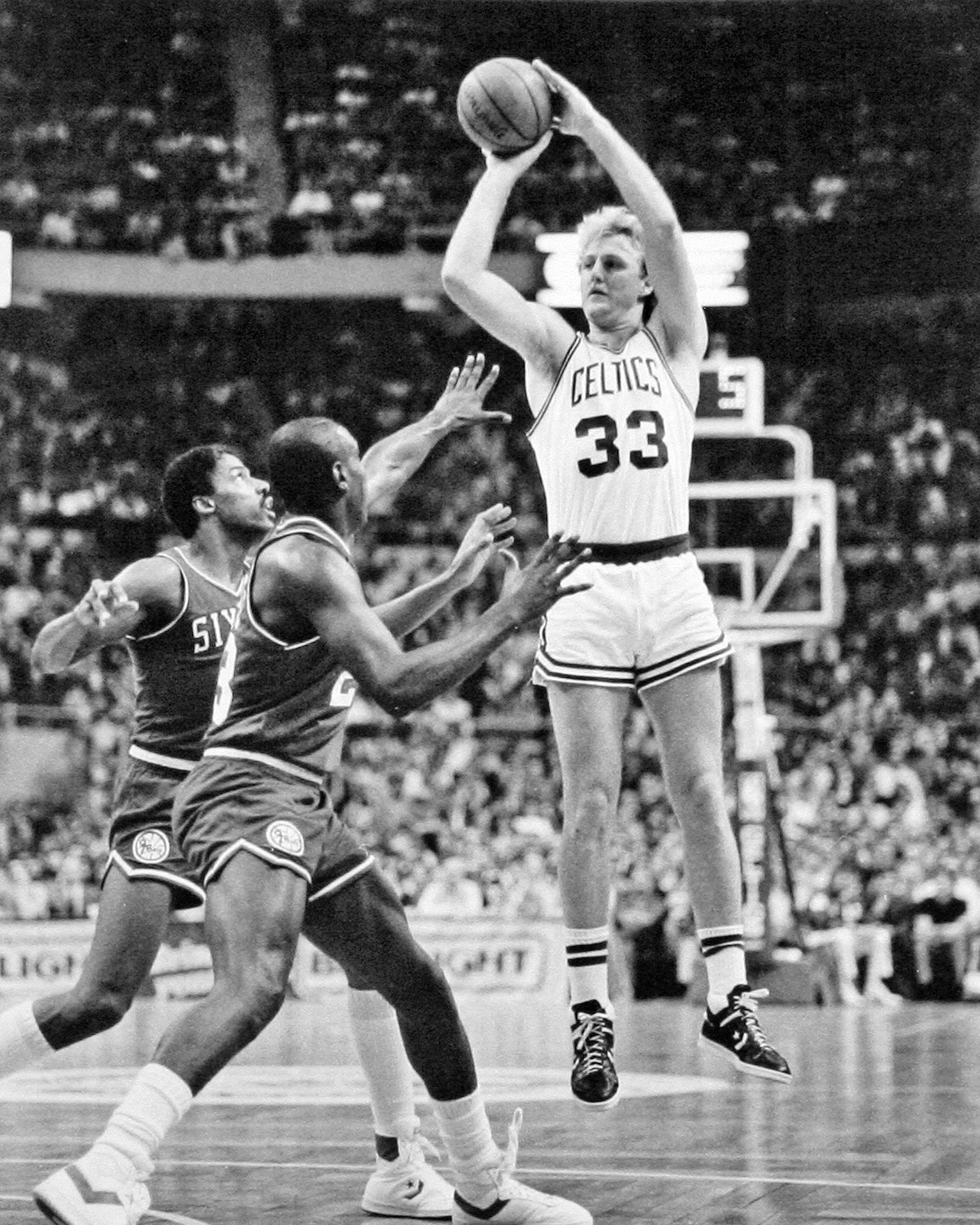 Boston Celtics Larry Bird Shoots Over Dr. J. In 1985 8x10 Photo Poster ...